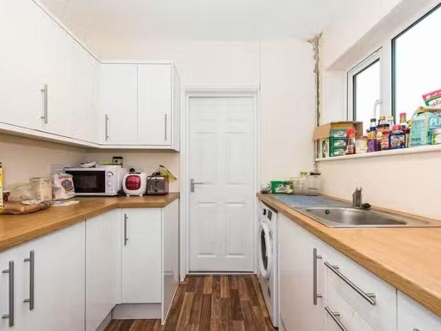 Unique 4 bedroom Semi Detached House to rent, Lynwood Avenue.