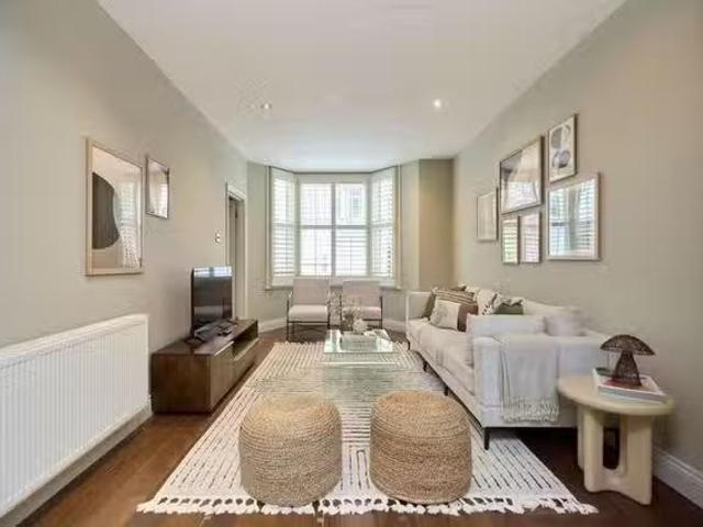 Just in! 4 BR Langton Street