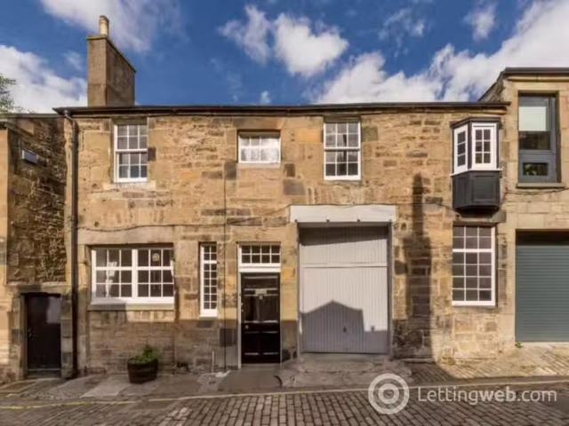 Nice 4 BR Property to rent in Gloucester Lane, New Town