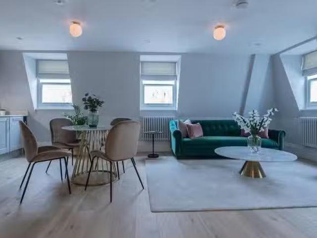 Nice 4 BR Queen's Gate
