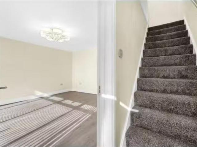 Cozy 5 bedroom end of terrace house for rent in Cotterills Lan.