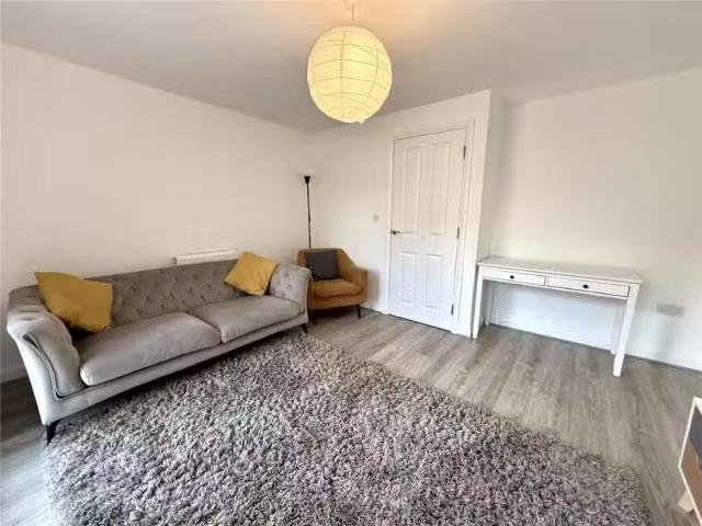 New 5 bedroom end of terrace house for rent in Stratford House.