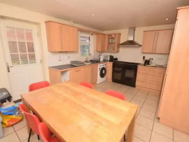 Charming 5 bedroom house for rent in Errington Close, Hatfield.