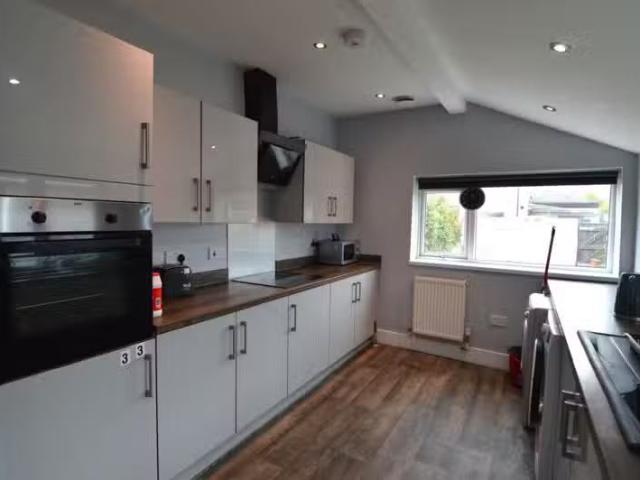 New 5 bedroom house share for rent in Welholme Road, Grimsby.