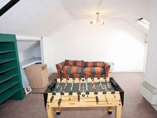 Nice 5 bedroom property for rent in Five Bedroom Flat, Bills I.
