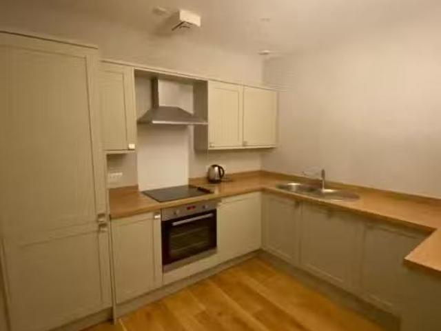 Cozy 5 BR Property to rent in South Clerk Street, Newington, E.