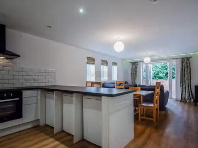 Unique 6 BA 6 bedroom detached house for rent in Tiverton Road.