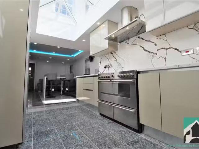 Nice 6 BA 6 bedroom terraced house for rent in 87 Heeley Road.
