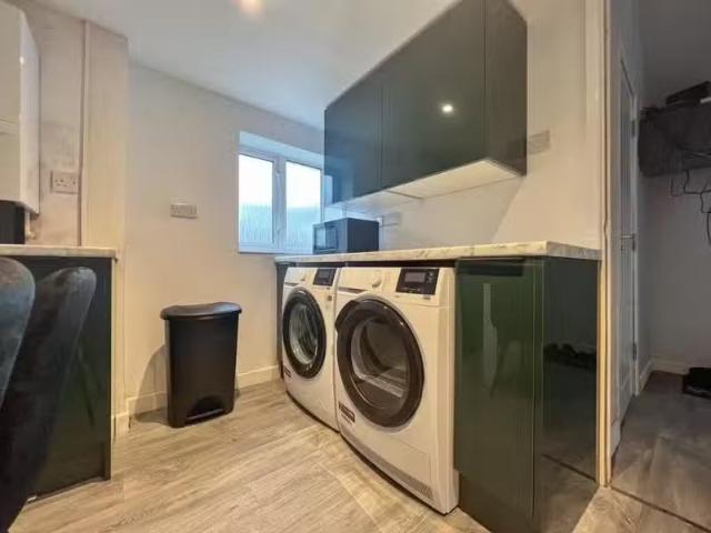 Rental! 6 bedroom house for rent in Hill Street, Kingswood, Br.