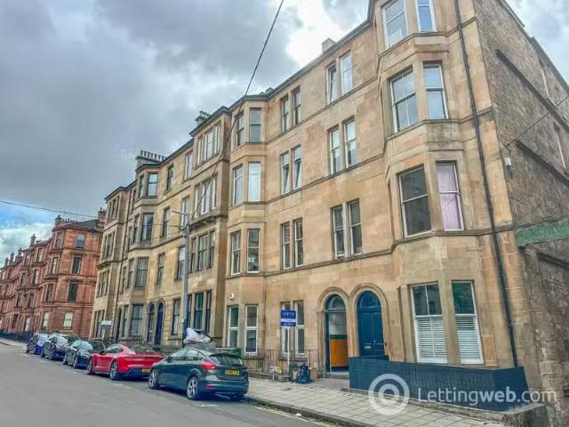 For Rent! 6 BR Property to rent in Flat 0/1, 10 Kersland Stree.
