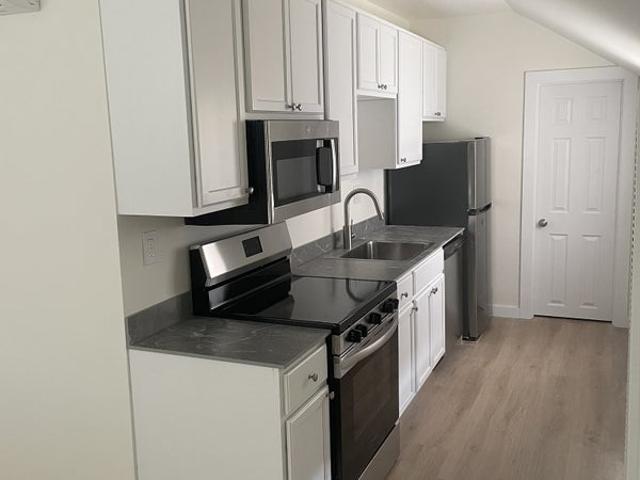 Nicely Remodeled 1 Bedroom House with Fenced Yard