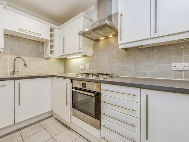 Niche Place, 6 Brook Road, Redhill, RH1 2 bed flat to rent £1,650 pcm £381 pw