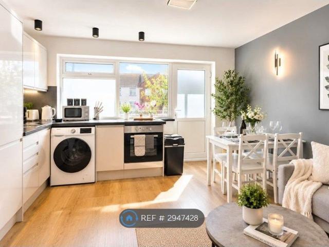 Nicholas Court, Hayling Island PO11, 3 bed flat to rent, £1,400 pcm | PrimeLocation