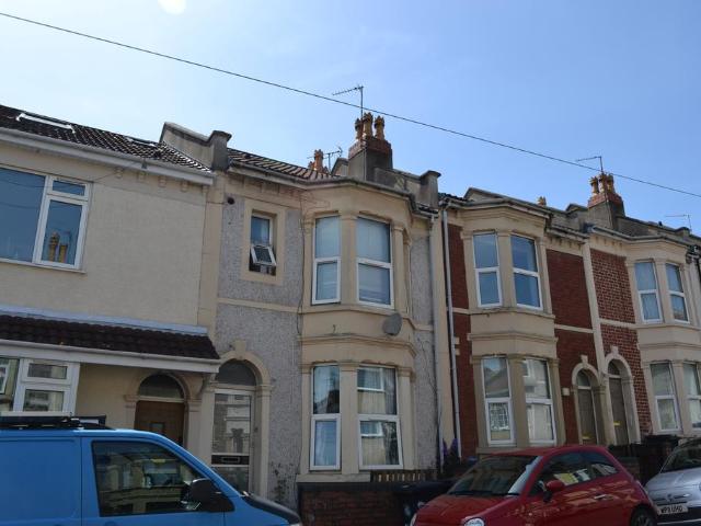 Nicholas Road 4 bed terraced house to rent £2,600 pcm £600 pw