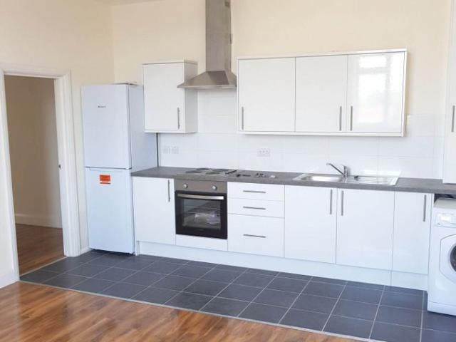 Nicholls Avenue, Uxbridge UB8, 1 bed flat to rent, £1,300 pcm | PrimeLocation
