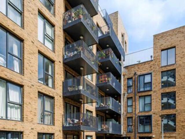 Nicholson Square, London, 3 Bedroom Flat