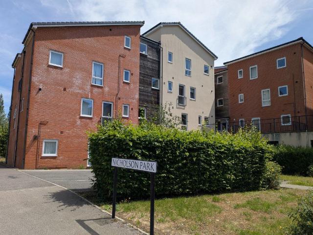 Nicholson Park, Bracknell RG12, 2 bed flat to rent, £1,450 pcm | PrimeLocation