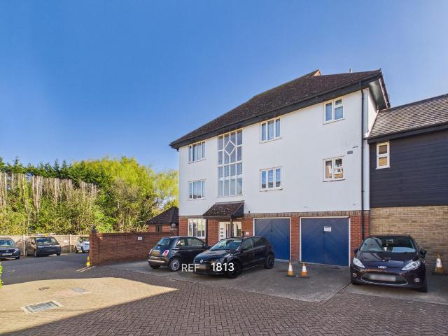 Nicholsons Grove, Colchester, Essex CO1, 1 bed flat to rent, £850 pcm | PrimeLocation