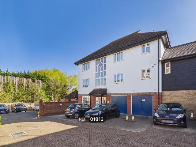 Nicholsons Grove, Colchester, Essex CO1, 1 bed flat to rent, £850 pcm | PrimeLocation