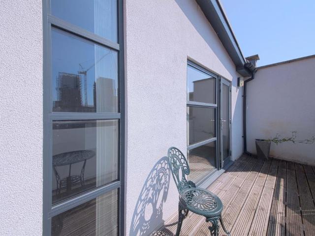 Nicholsons Lane, Maidenhead, SL6 2 bed flat to rent £1,600 pcm £369 pw
