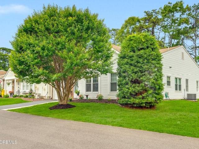 Nicole Ct, Lakewood, Condo For Sale