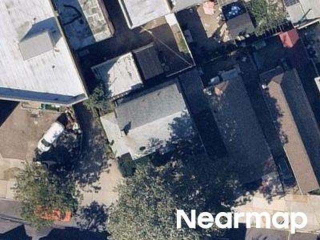 Nicolls Ave