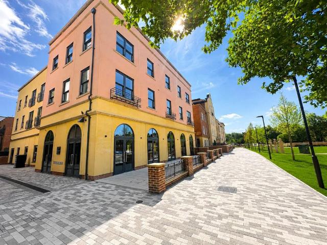 Nightingale Walk, Farnham, Surrey, GU9 2 bed penthouse to rent £2,000 pcm £462 pw
