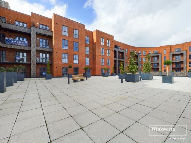 Nightingale Way, Reading, Berkshire. 2 bed apartment to rent £1,695 pcm £391 pw