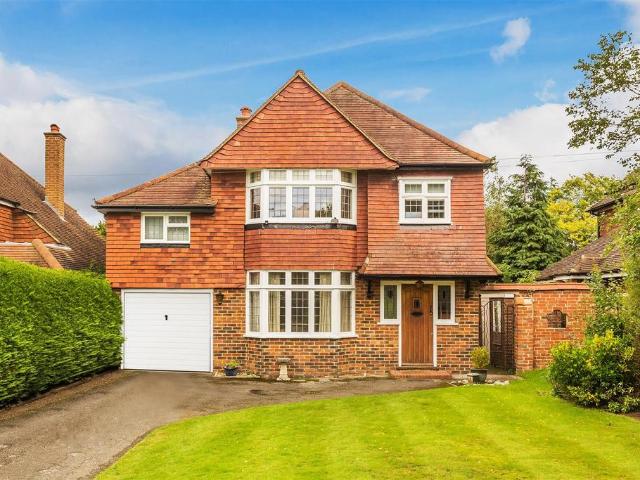 Nightingale Avenue West Horsley 4 bed house to rent £3,650 pcm £842 pw