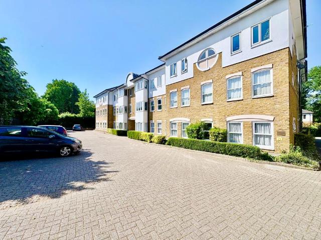 Nightingale Court, HERTFORD 2 bed apartment to rent £1,450 pcm £335 pw