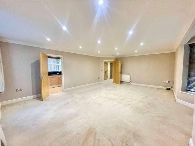 Nightingale Court, Park Road, Radlett, Hertfordshire, WD7