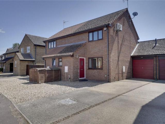 Nightingale Close, Mildenhall, Bury. 3 bed semi detached house to rent £1,515 pcm £350 pw