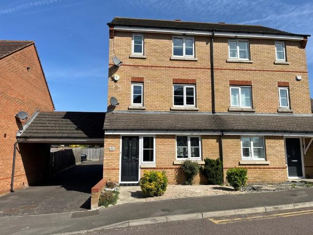 Nightingale Crescent, Harold Wood 4 bed semi detached house to rent £2,650 pcm £612 pw