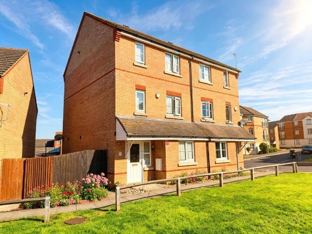 Nightingale Crescent, Harold Wood, Romford RM3, 4 bed semi detached house to rent, £2,600 pcm | PrimeLocation