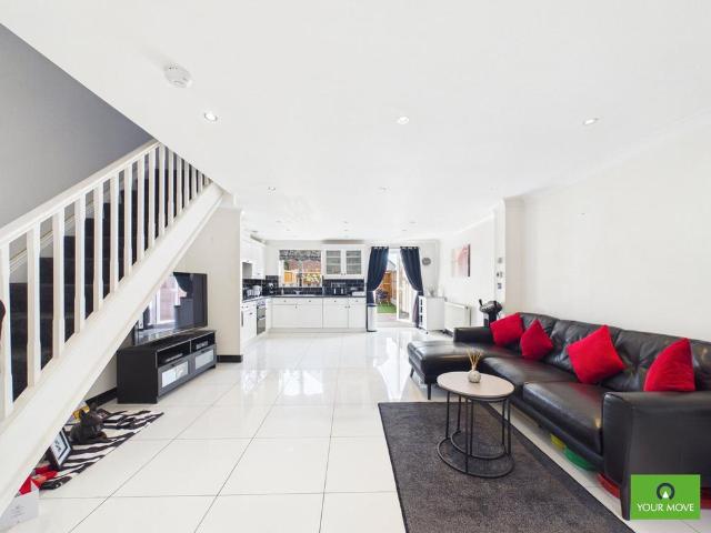 Nightingale Crescent, Romford RM3 4 bed semi detached house to rent £2,600 pcm £600 pw