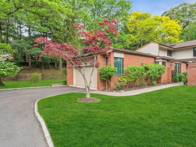 Nightingale Ct, Manhasset, Condo For Sale