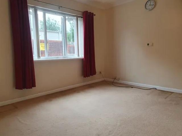 Nightingale Grove, Shirley