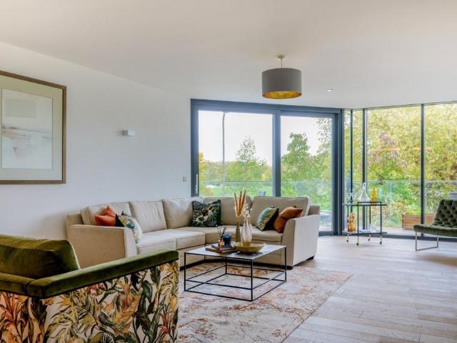 Nightingale Lane London SW4 2 bed apartment to rent £12,000 pcm £2,769 pw
