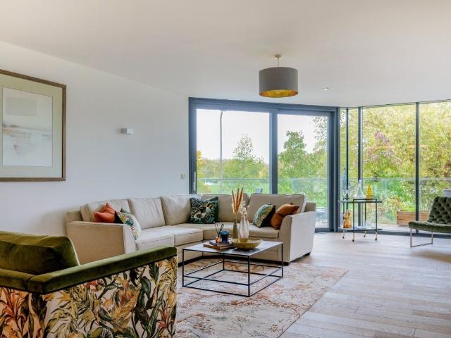 Nightingale Lane, London SW4, 2 bed flat to rent, £12,000 pcm | PrimeLocation