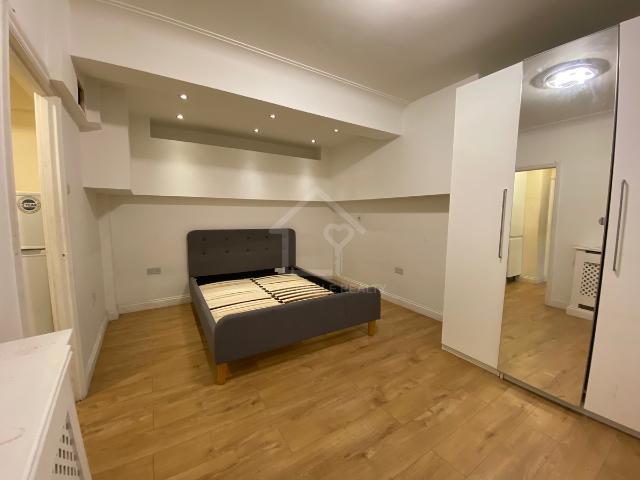 Nightingale Lane, London SW4, Studio to rent, £1,350 pcm | PrimeLocation