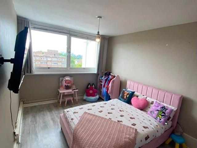 Nightingale Place, Woolwich SE18, 2 bed flat to rent, £1,800 pcm | PrimeLocation