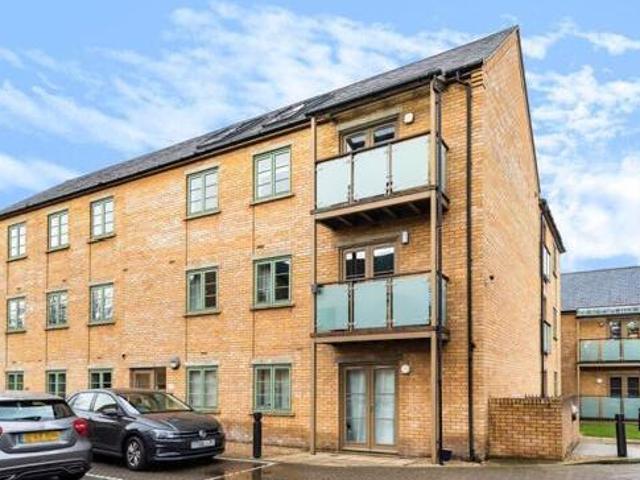 Nightingale Road, Hitchin, 2 Bedroom Apartment