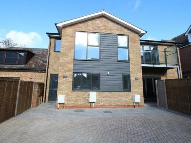 Nightingale Road, Hitchin SG5 2 bed ground floor flat to rent £1,625 pcm £375 pw