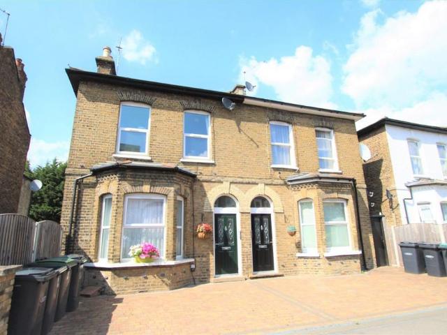 Nightingale Road, London N22 2 bed flat to rent £1,715 pcm £396 pw