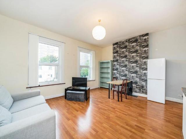 Nightingale Road, London N22 2 bed flat to rent £1,750 pcm £404 pw