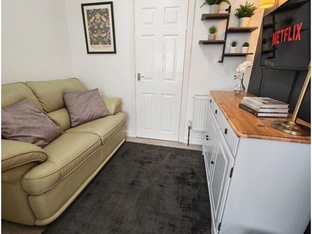 Nightingale Road, London N9, Room to rent, £925 pcm | PrimeLocation