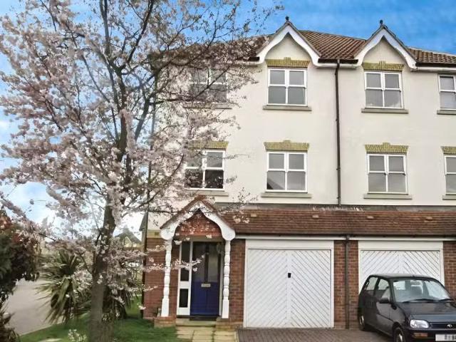 Nightingale Shott, Egham, Surrey, TW20 9SU
