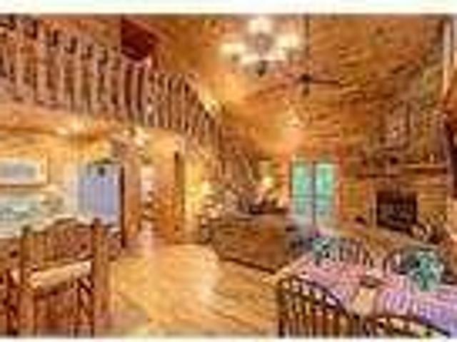 Nightly /Mountain cabin w/private hot tub