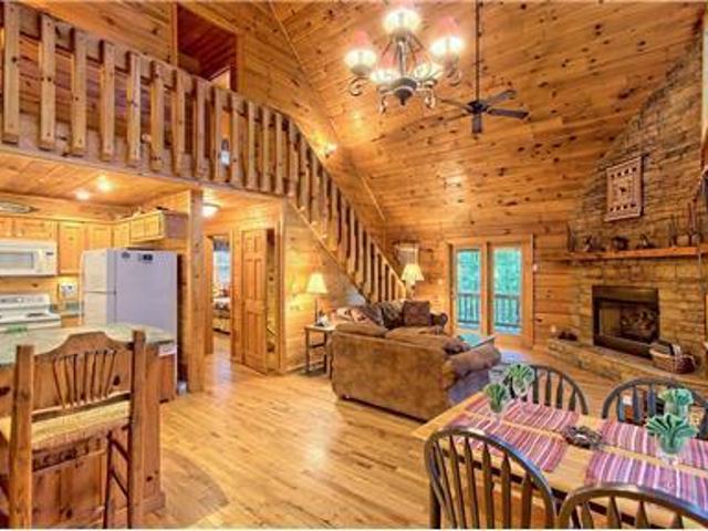 Nightly /Mountain cabin w/private hot tub