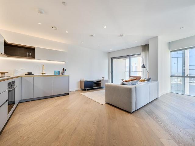No.4, Upper Riverside, Cutter Lane. 2 bed apartment to rent £3,300 pcm £762 pw